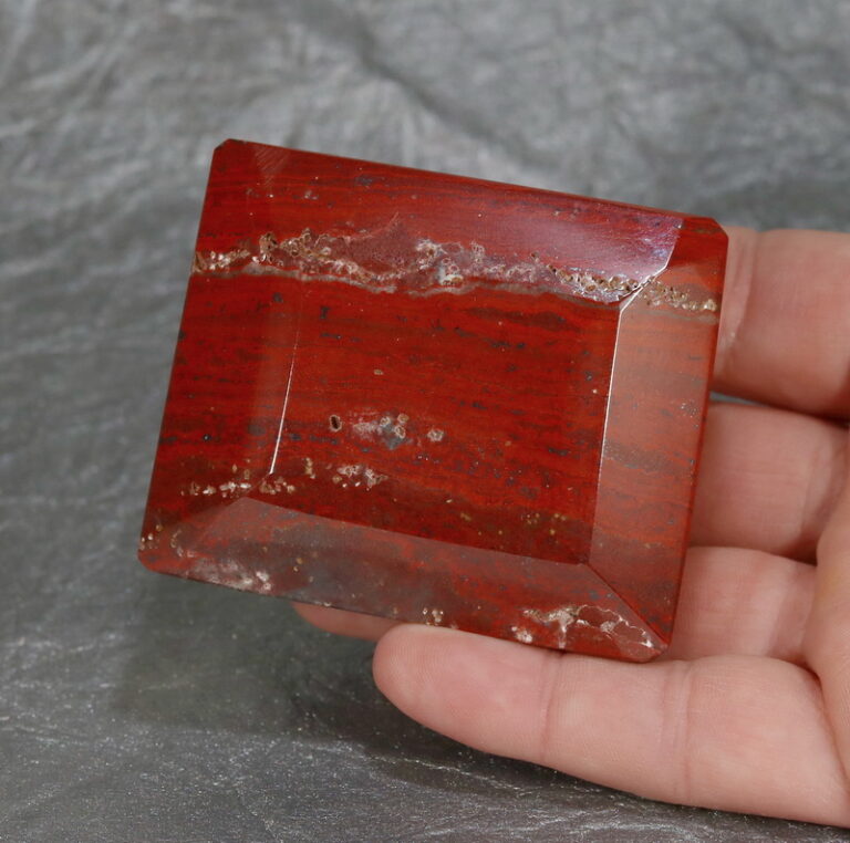 Attention grabbing 1,295ct Red Jasper - Backroom Gems